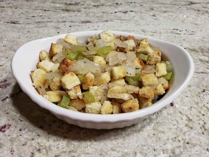 Easy American Stuffing (Small Batch) • Zona Cooks