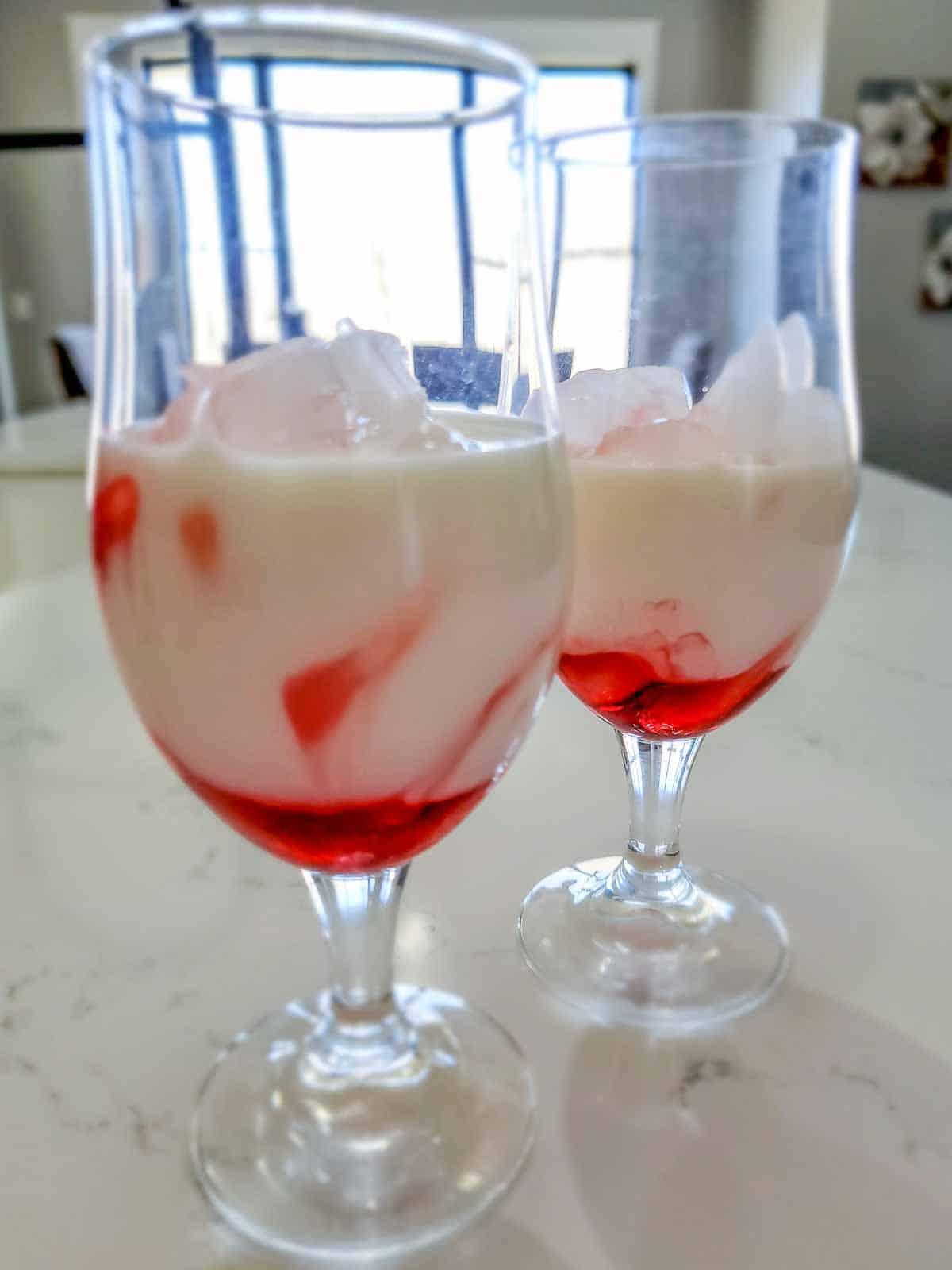 Easy Iced Strawberry Latte (4 ingredients) • Zona Cooks