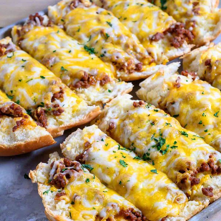 Ground Beef and Garlic Bread • Zona Cooks